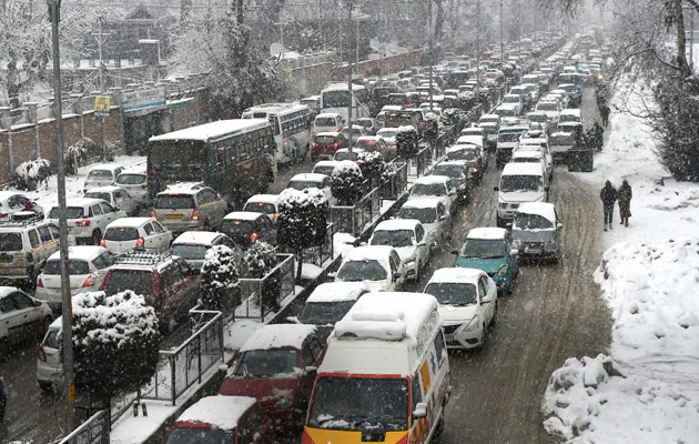 Jammu-Srinagar Highway Open but Heavy Traffic Slows Movement